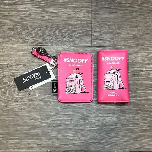 Peanuts | Accessories | Snoopy Peanuts Key Ring And Id Card Holder ...